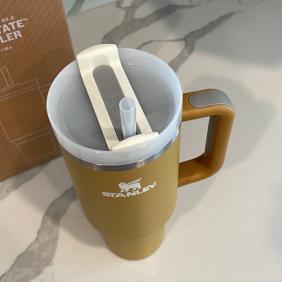 Stanley | Dining | Stanley Yarrow New 4 Oz Quencher H20 Flowstate Nwt ...